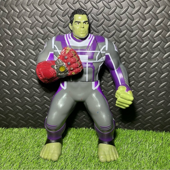 Marvel | Toys | Marvel Avengers Power Punch Hulk Gauntlet 4 Figure ...